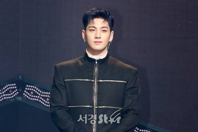 뉴이스트w 백호 입덕 유발하는 오빠美 쇼케이스