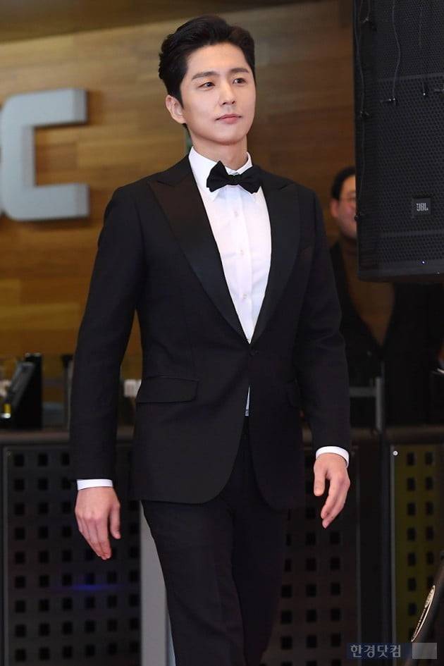 포토 신동욱 멋진 모습으로 등장~ 2018 Mbc 방송연예대상