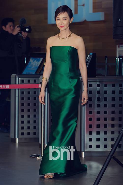 [bnt포토+] '180도의 완벽함' 채시라 '압도적인 드레스자태'(mbc연기대상)