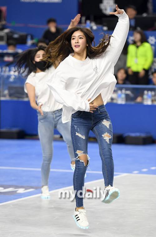 Md화보 민망하여라치어리더 김연정 예기치 못한 속살 노출