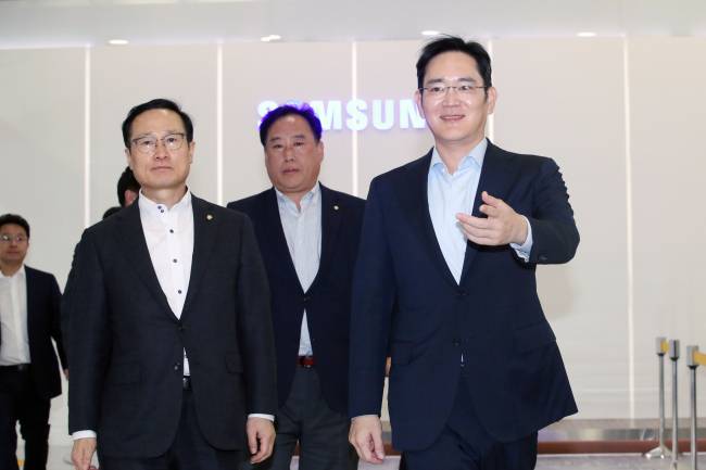 Samsung chief visits Xian seeking new memory strategy