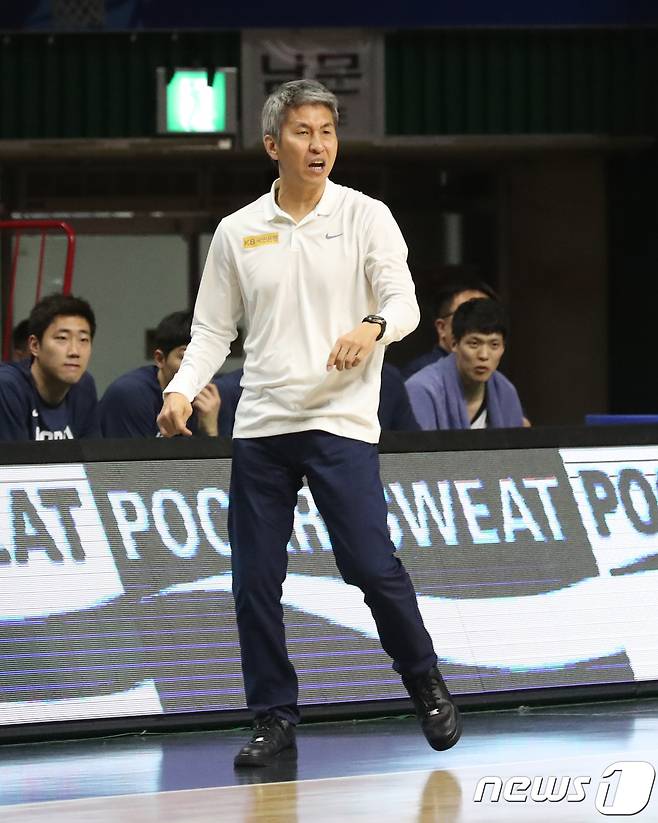 농구대표팀 김상식 감독 두 마리 토끼 잡겠다