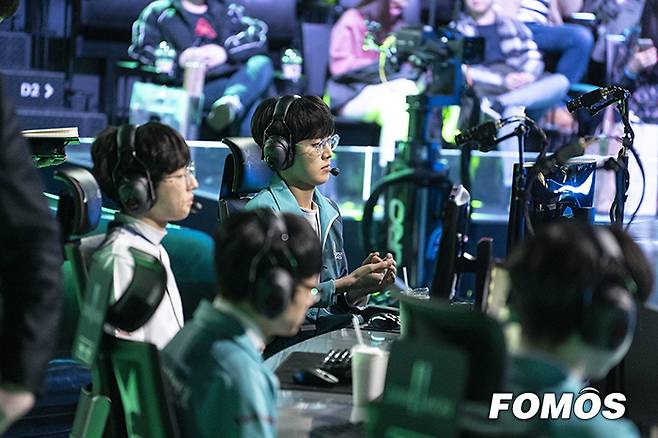 포토 1세트 패한 담원게이밍 아쉬운 표정