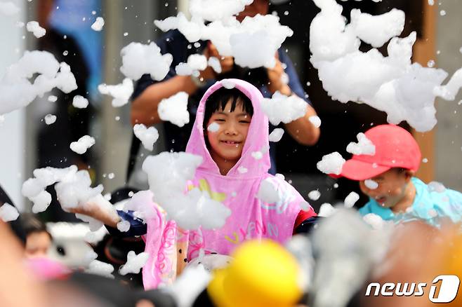 거품 세상에 왔어요