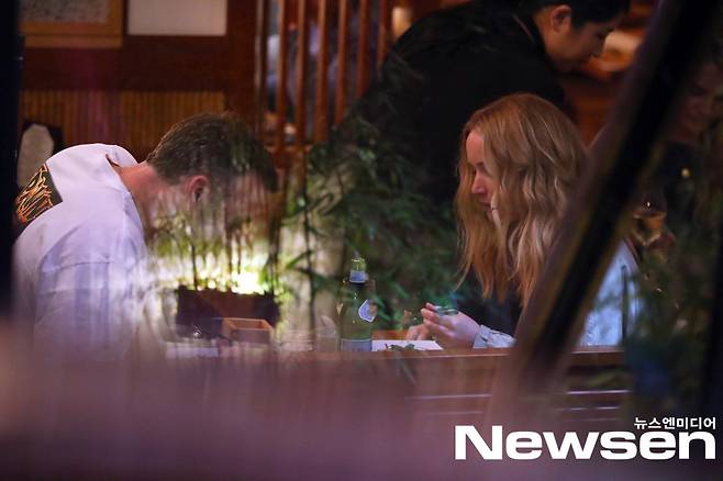 제니퍼 로렌스♥쿡 마로니 예비부부의 로맨틱 저녁식사 파파라치컷