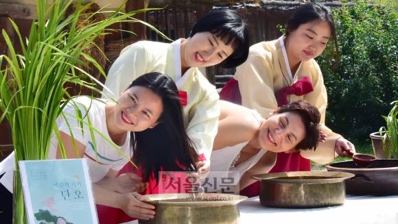 내일 단오 창포물에 머리 감아요