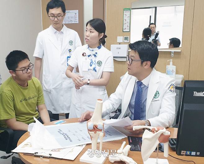 연세사랑병원 중국 청도시시립병원에서 관절전문센터 진료한다