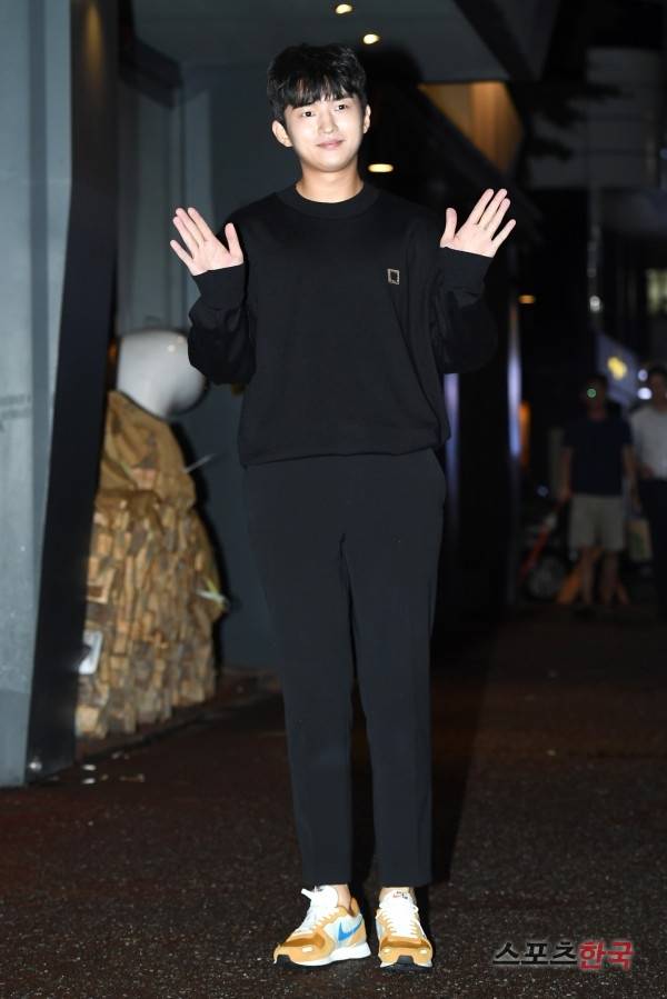포토 김희찬 패션의 진리는 올블랙 저스티스 종방연