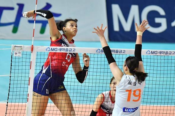 KGC인삼공사, IBK기업은행 완파..KOVO컵 준결승행