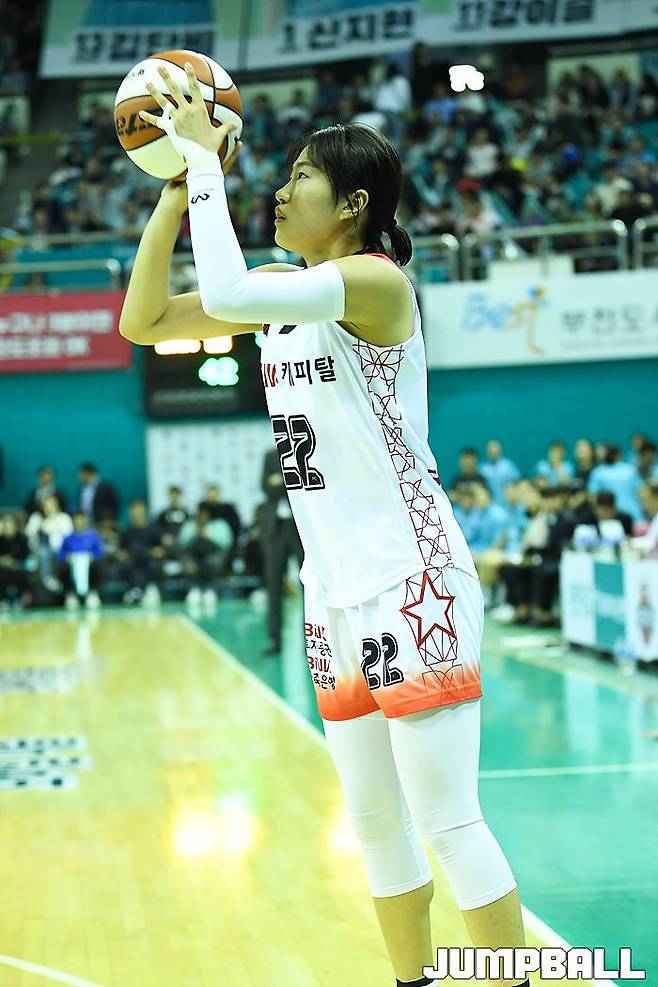 [JB포토] WKBL 개막전, 3점슛 던지는 BNK 구슬