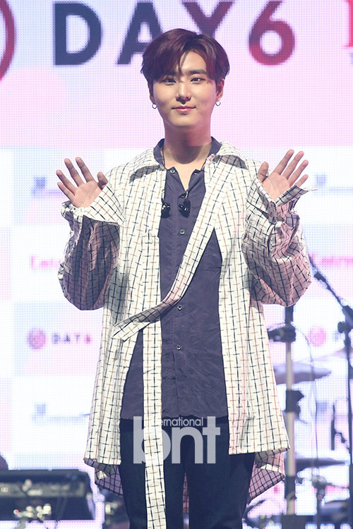 Bnt포토 데이식스 영케이 귀여운 미소