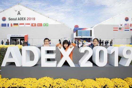 [소년중앙] 실제 같은 전투기 조종 VR 체험하고, 군인처럼 초대형 수송기 타보고