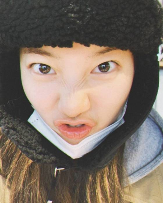 수지, 1년 전에도 빛났던 '군밤 장수' 여신..세월 비껴간 미모