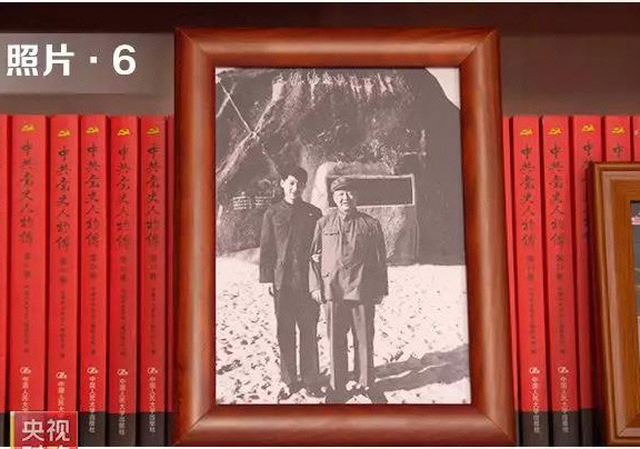 시진핑 신년사 진심으로 홍콩이 잘 되길젊은 시절 사진 3장도 공개