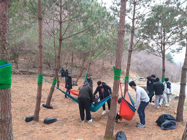 숲속에서 힐링하니 스마트폰 없어도 즐거워요 행위중독 치유센터 영월 하이힐링원
