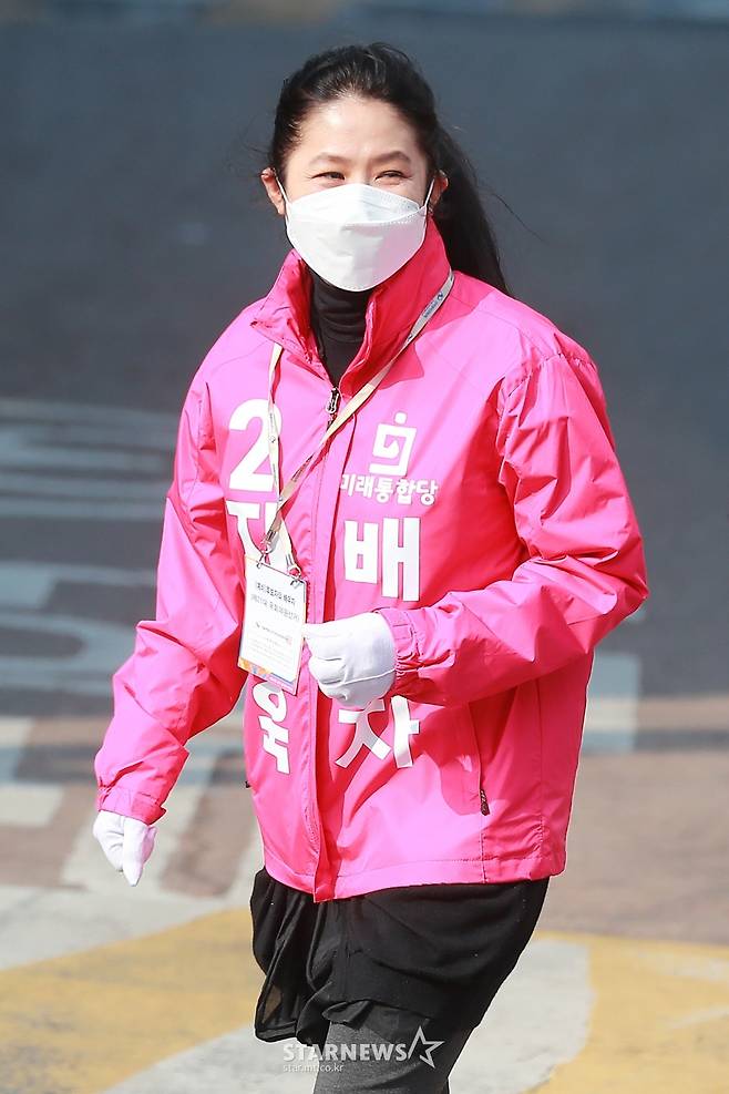 포토 선거지원 나선 심은하