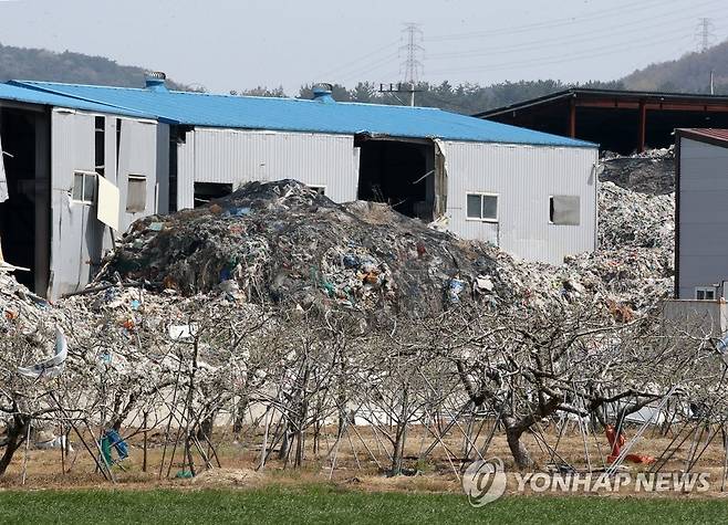 경주 농촌 곳곳에 폐기물 방치9곳 확인