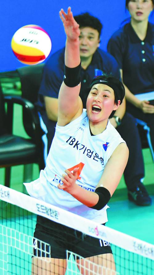 'FA 대어' 김희진, IBK 남는다