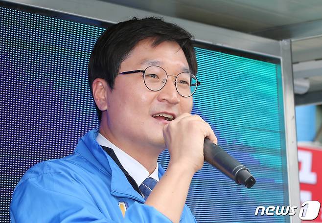 대전동구 보수텃밭서 중진 꺾은 36살 장철민 당선인