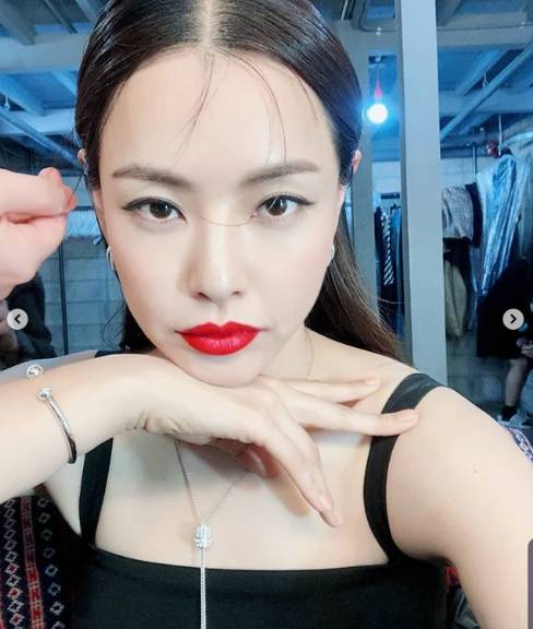 이하늬, 강렬한 레드립으로 빛난 섹시미..카리스마 뿜뿜 [★SHOT!]