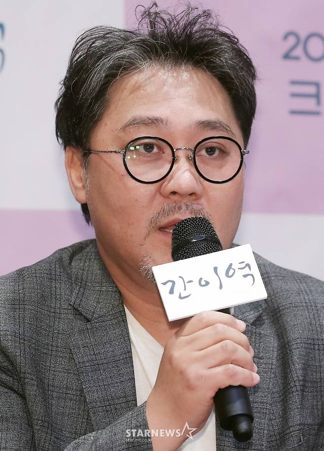포토 인사말 하는 김정민 감독