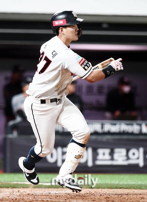 Md포토 배정대 희생플라이로 가볍게 추가점 성공