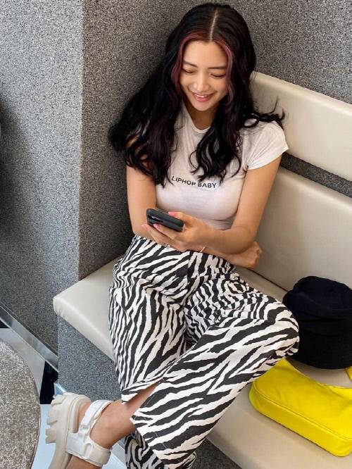 숨겨지지 않는 볼륨감 클라라의 일상스타그램 ★sns