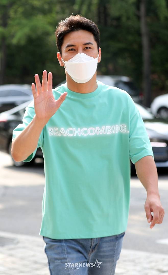 포토 장민호 사슴눈의 아침인사