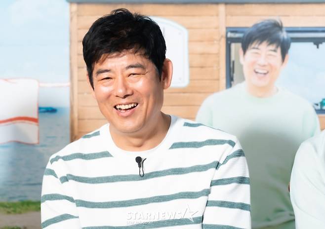 포토 바퀴달린 집 성동일 행복한 미소