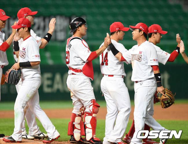 SK,'KBO 8번째 팀 1400승 달성' [사진]