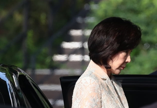 더쿠 아모레 장녀 약혼식 참석 홍라희·이부진·이서현 삼성家 여성들