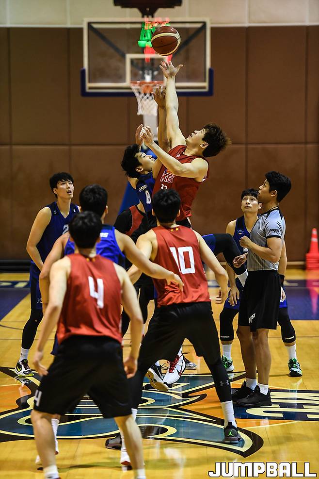 [JB포토] KCC와 KGC 연습경기 점프볼