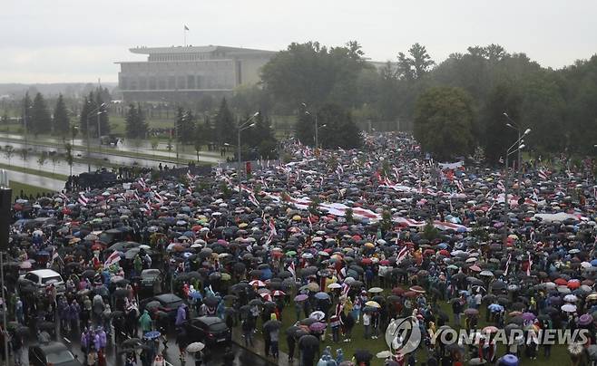 벨라루스 '대선 불복 시위' 약 한달째 지속.."10만명 이상 참가"(종합2보)