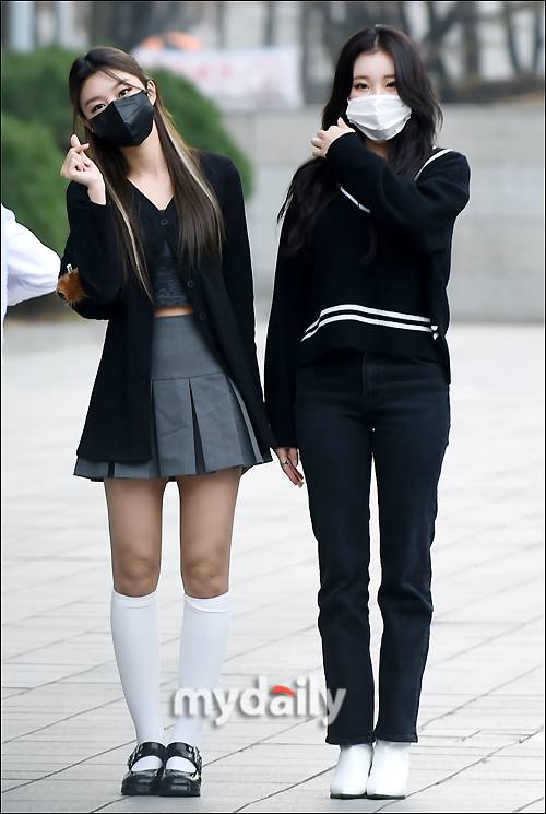 Momo Land Lee Hye-bin - JooE 'smacked to the bottom'