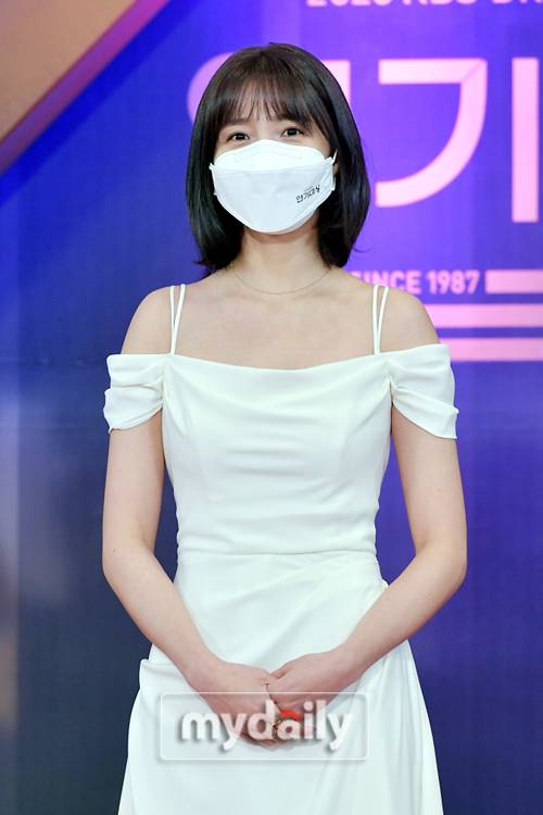 Lee Cho-hee 's ' Smile Full of Purity'