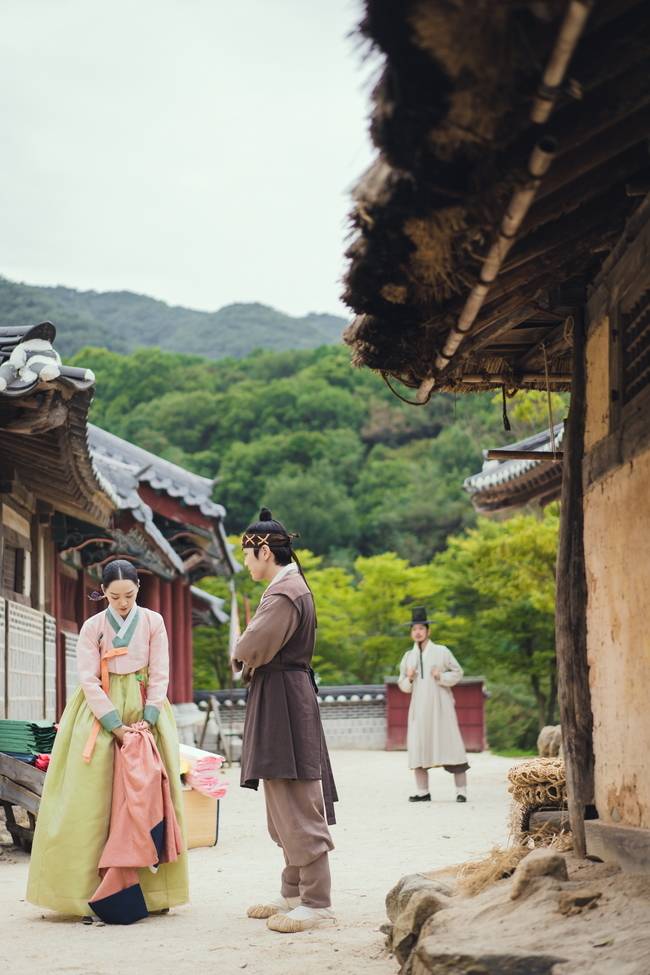Queen Cheorin ' Shin Hye-sun Kim Jung-hyun seize low-lying Date ...
