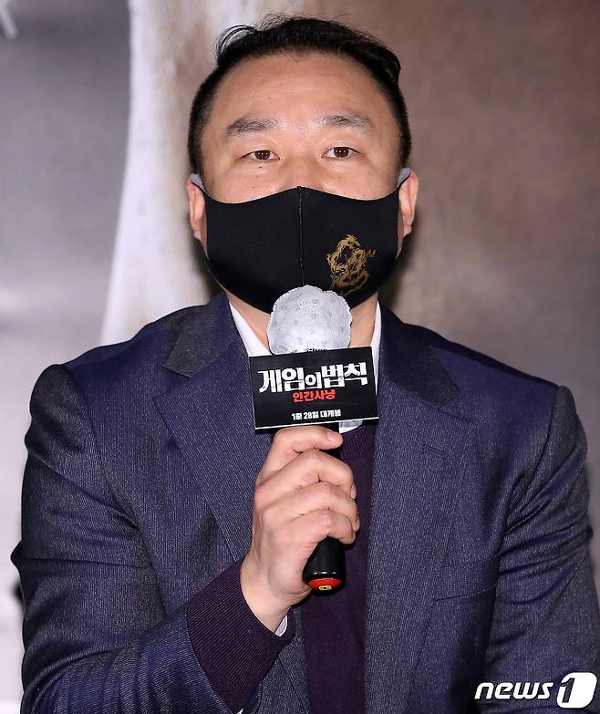 인사말 하는 이수성 감독