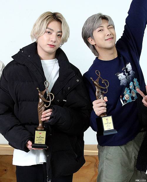 BTS 정국-RM '매력이 넘쳐' [MK포토]