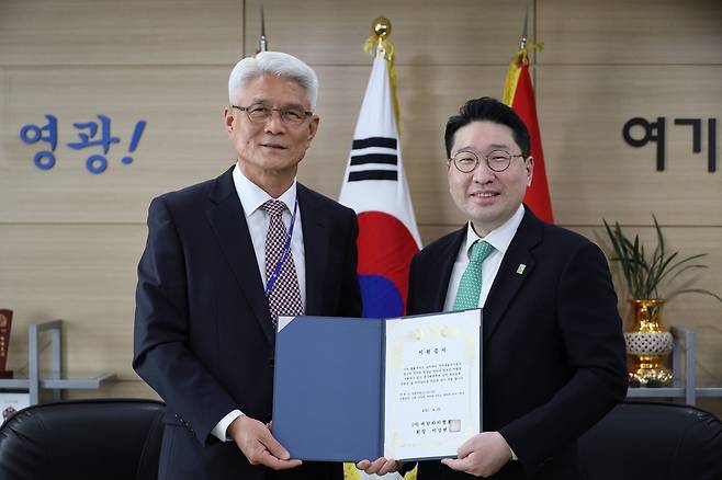 대한하키협회 국군체육부대에 운동용품 및 후원금 전달