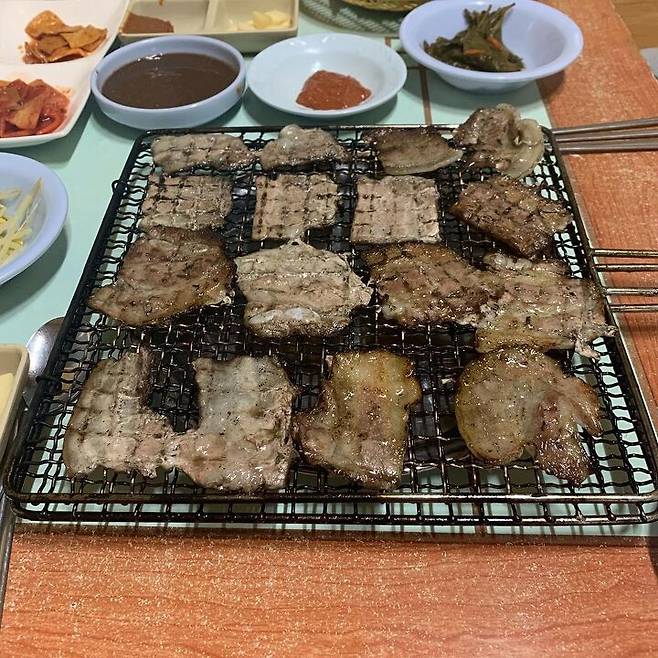 갯벌에서 갓 잡아 올린 싱싱한 낙지 전남 무안 맛집 데일리
