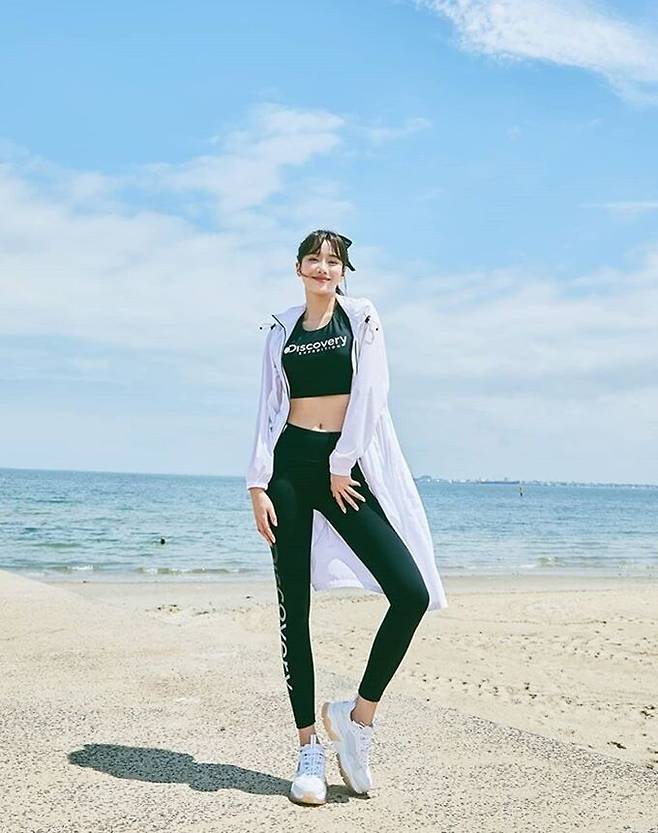 에이프릴 나은 상큼 발랄 데일리 레깅스룩 신흥 레깅스 여신 패션엔