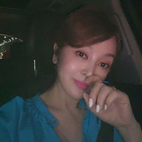 이승연 9kg 빼더니 핑크 립스틱도 소화눈부신 V라인 리즈시절 컴백