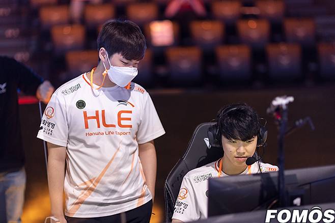 포토 Lck 경기 준비 중인 아서 쵸비