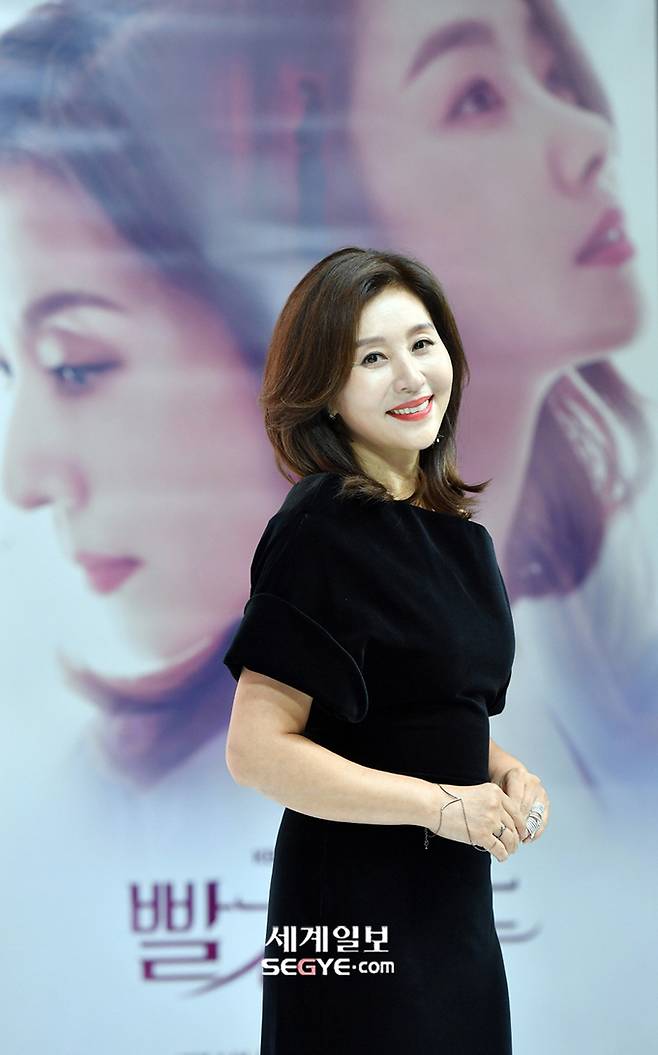 포토 최명길 우아한 미소