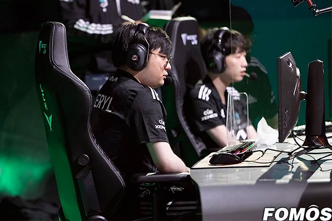 포토 모니터 바라보는 베릴 조건희