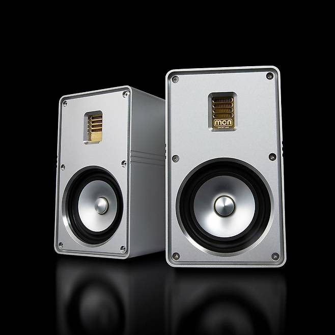 역대급 성능으로 등장한 몬 어쿠스틱표 초소형 스피커 | 월간 오디오