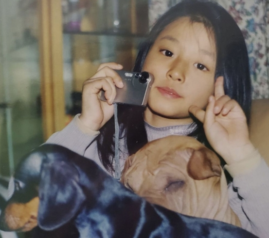 어릴 때 모습 그대로 컸다는 모태 미녀 유명 연예인 어썸클