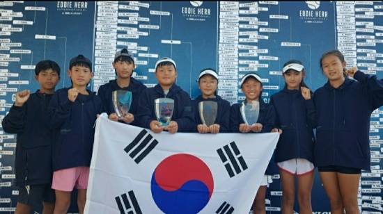 한국 초등테니스 미국 에디허 주니어대회 남 녀 복식 동반 우승