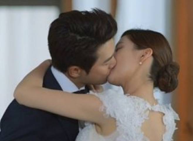 연인 연기하다가 눈 맞아 드라마 끝난 지 1년 만에 결혼한 커플 키노라이츠