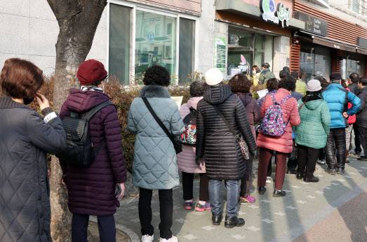연금·용돈에 의존하니 생활비 부족노후 불안에 떠는 국민들